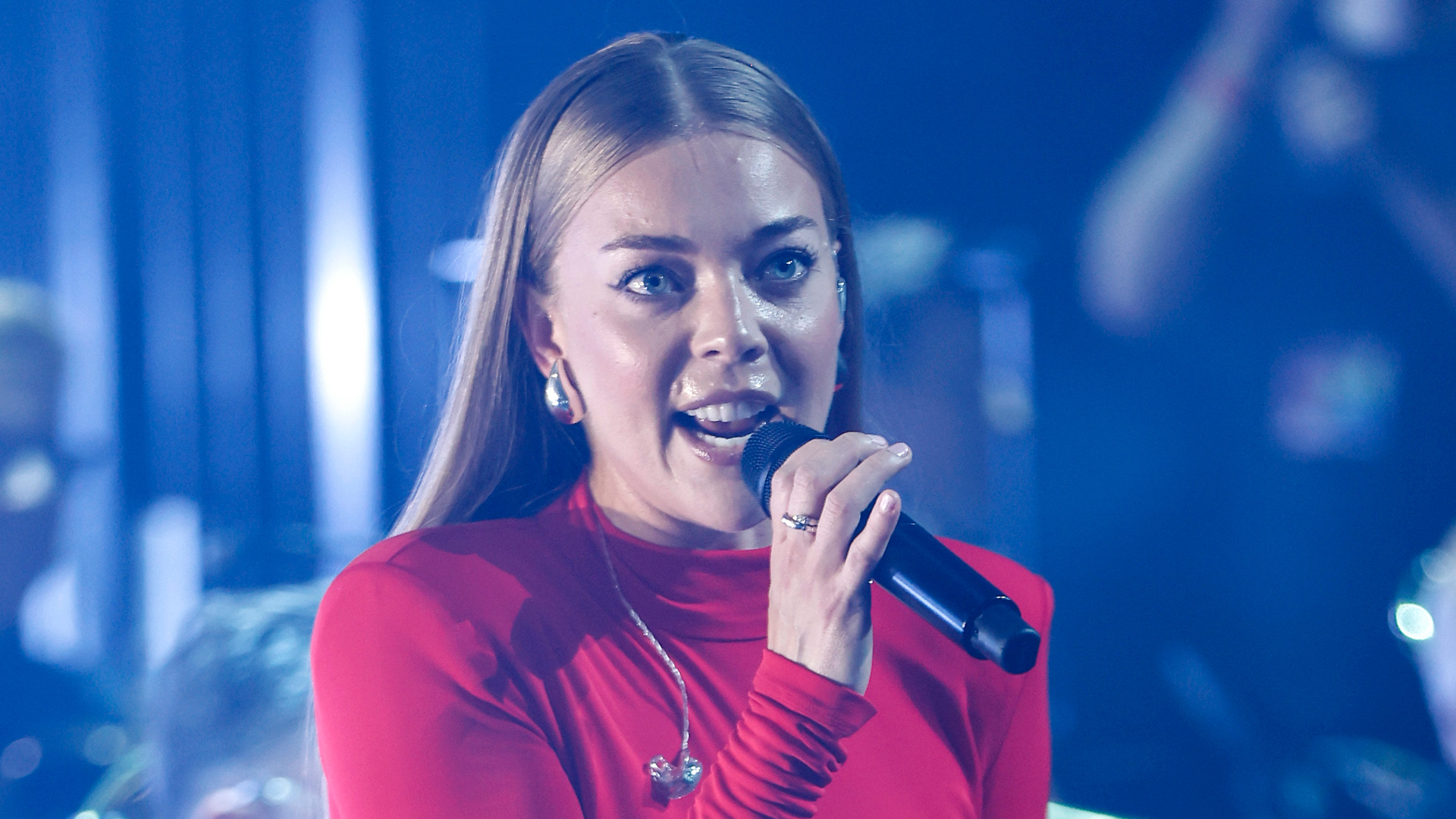 Becky Hill wipes her TikTok page and teases new song 'Hands On Me'