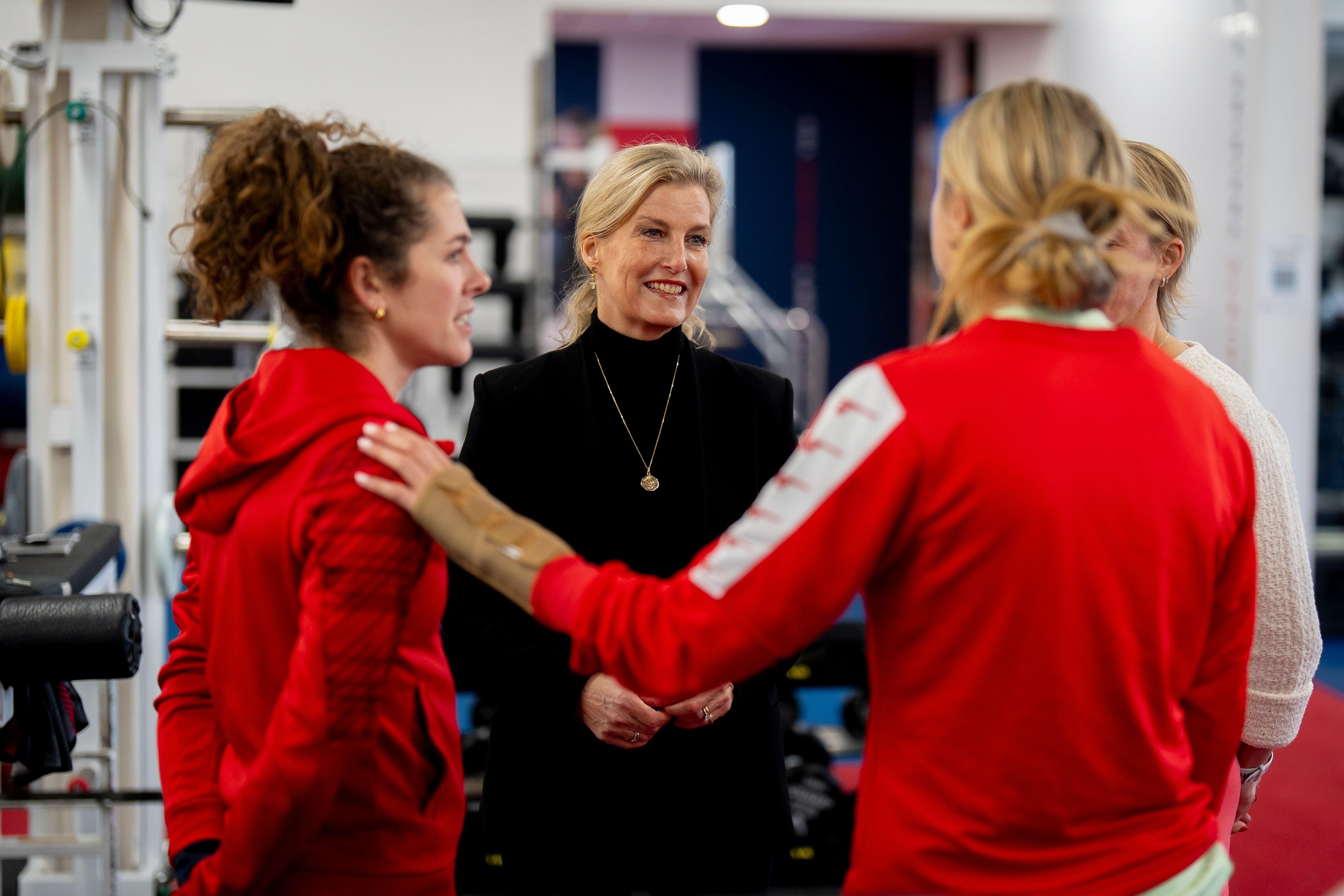 Duchess of Edinburgh joins England Hockey teams for training drills in ...