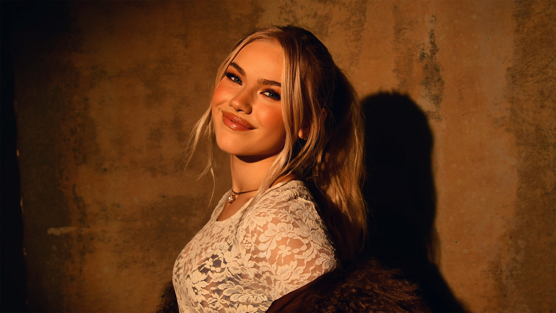 Spotlight On: Find out about Freya Skye the singer who is going on tour