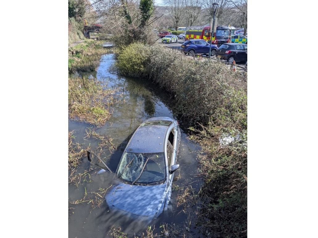 Two rescued after car plunges into canal in Neath | News - Hits Radio ...