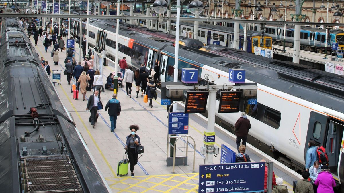 Major disruption at Manchester Piccadilly after overhead wire damage ...