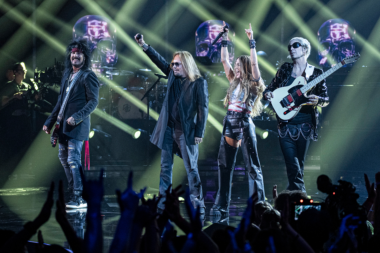 Watch Mötley Crüe perform two songs with Carrie Underwood on American ...