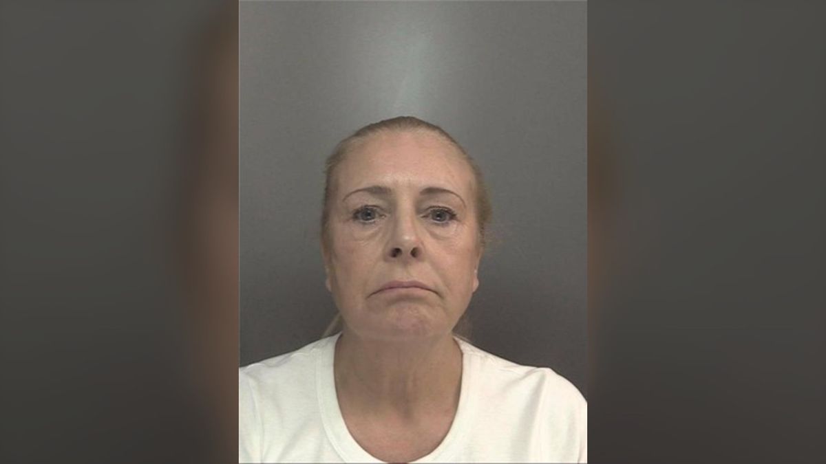 Corrupt prison watchdog boss jailed for striking up a relationship with ...