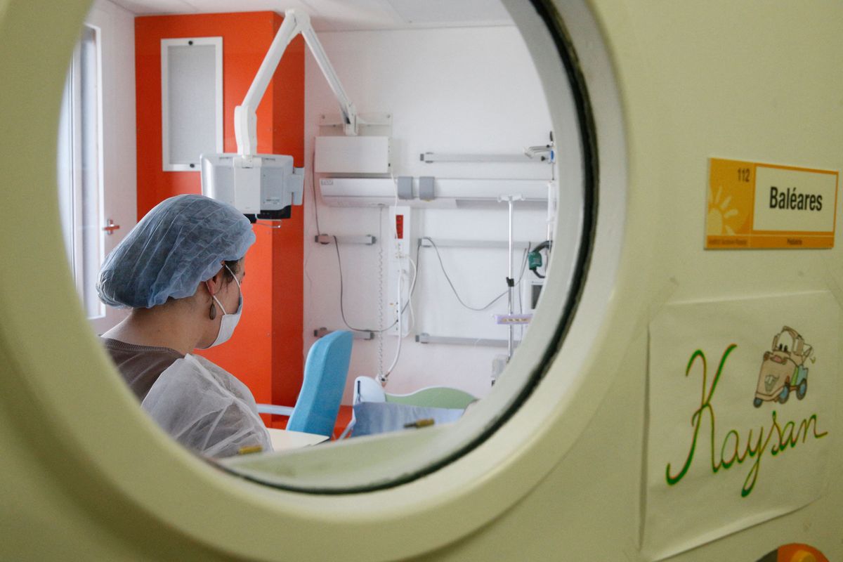 New AI tool which colour-codes the body during live surgery used in UK ...