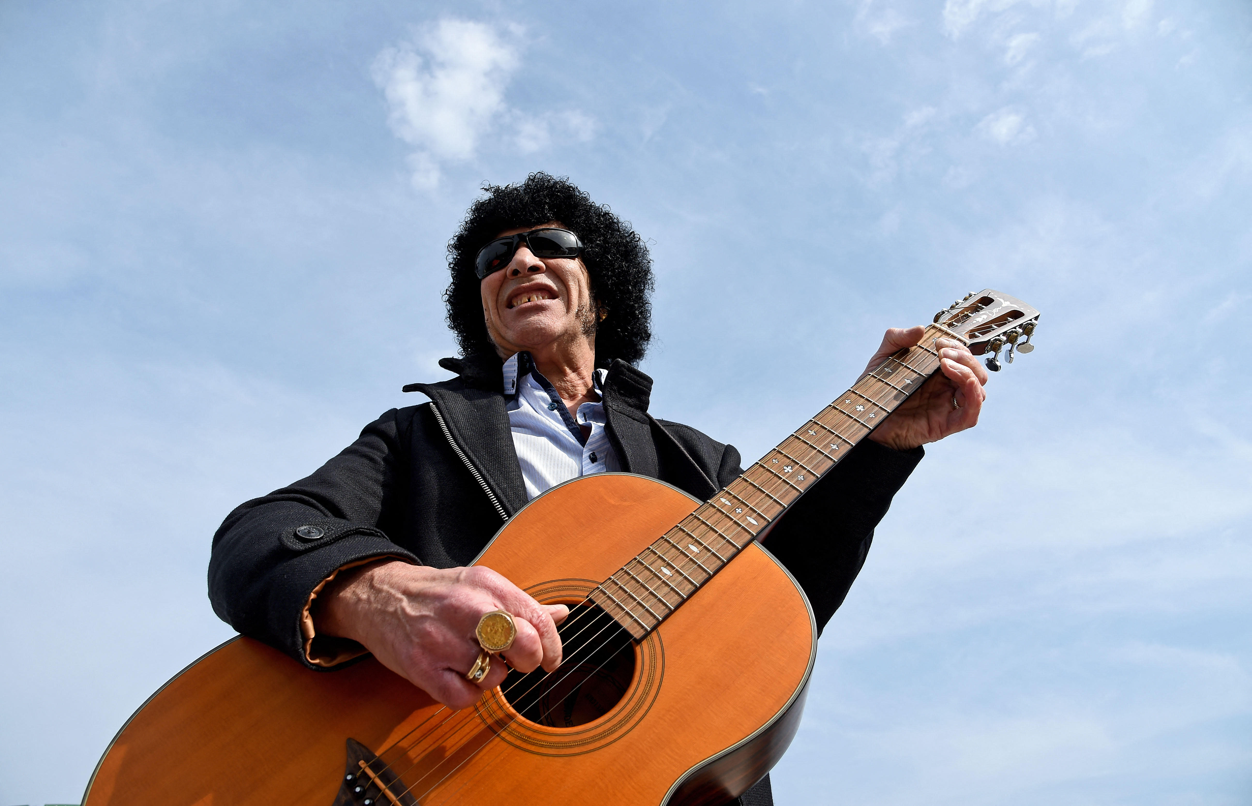 Hospital staff sing hits as Mungo Jerry's Ray Dorset visits A&E | News ...