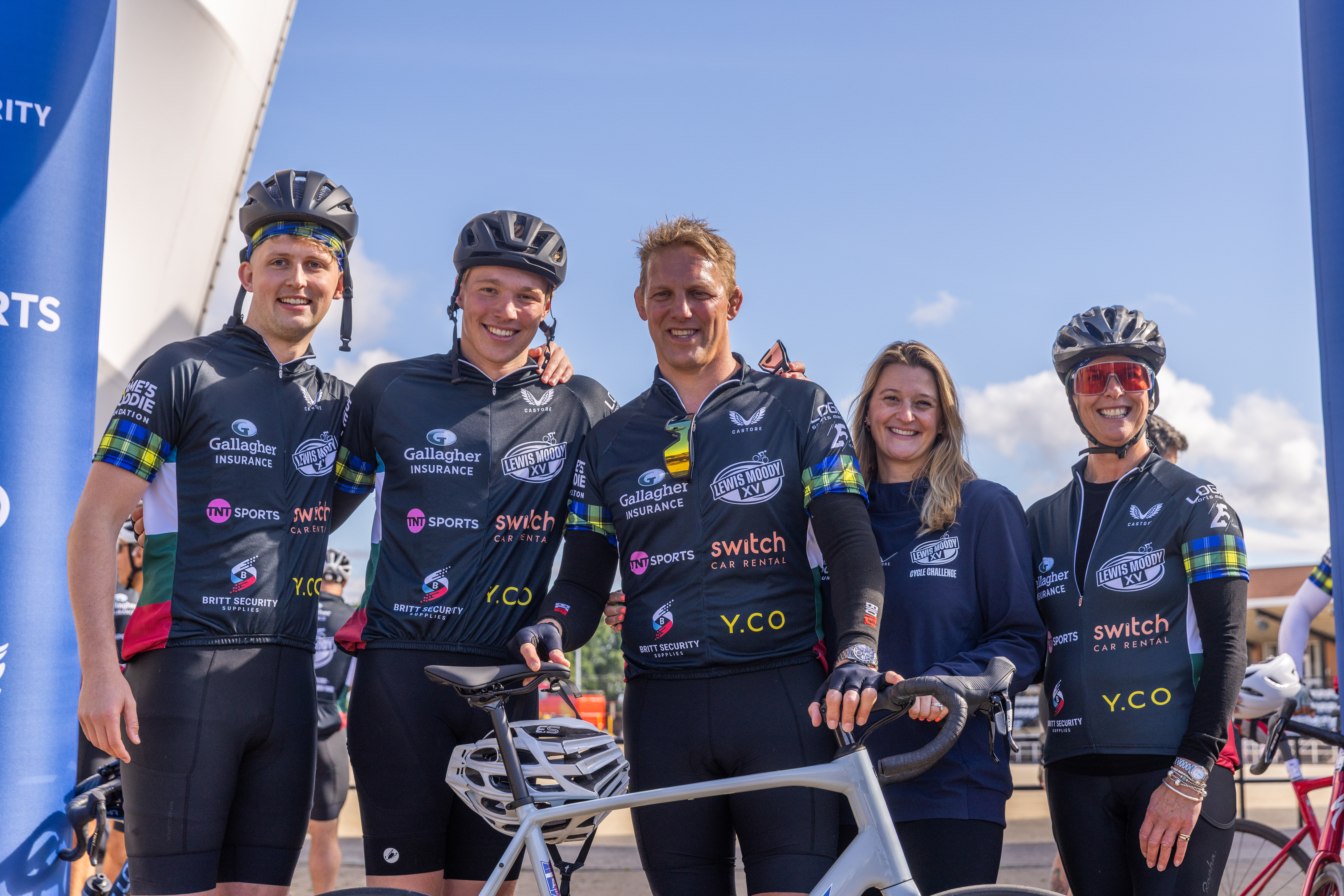 Doddie Weir's family join rugby legends on 500-mile charity challenge