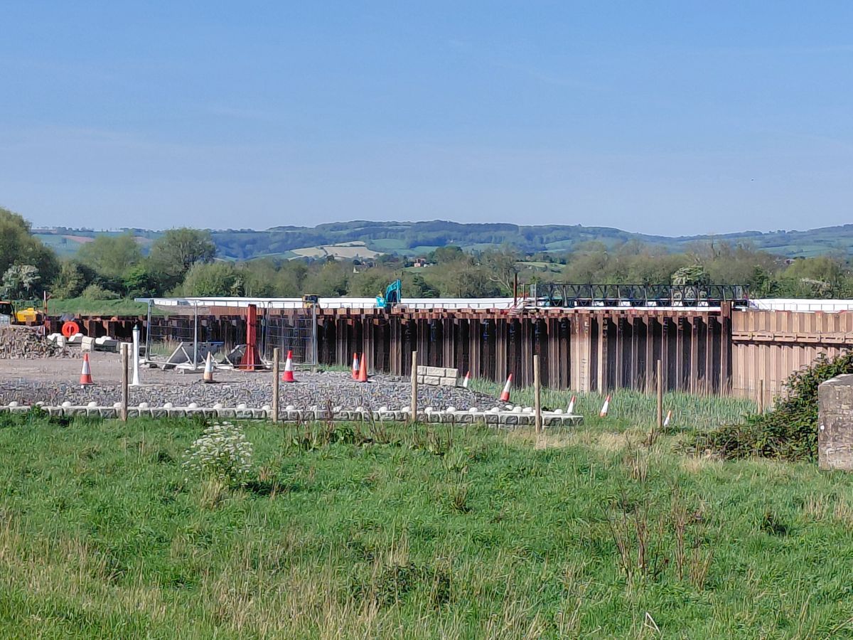 Flood defences downstream of Bridgwater barrier to finish this year
