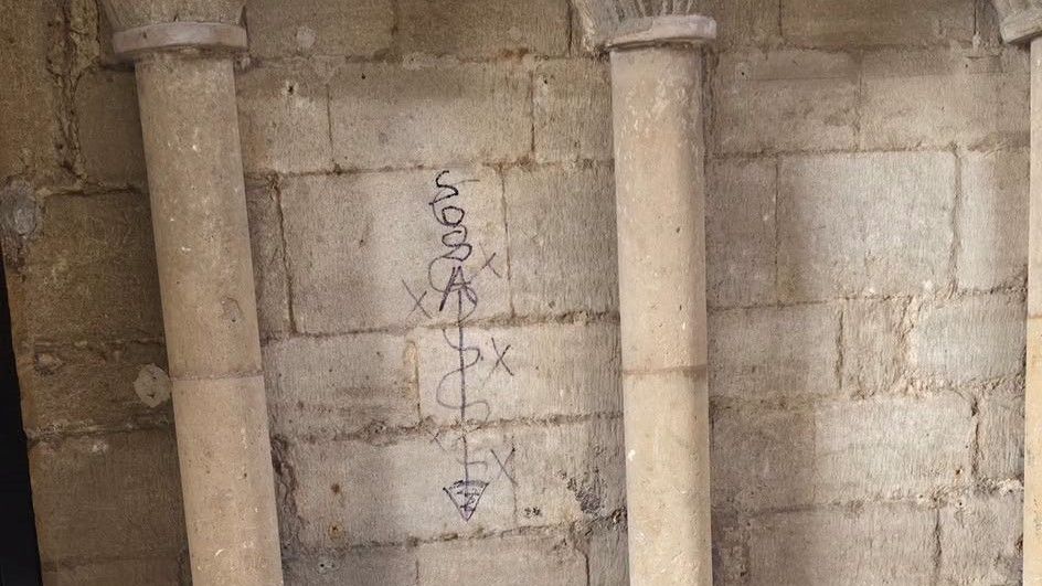 Graffiti sprayed on Peterborough Cathedral's historic Norman Arch ...