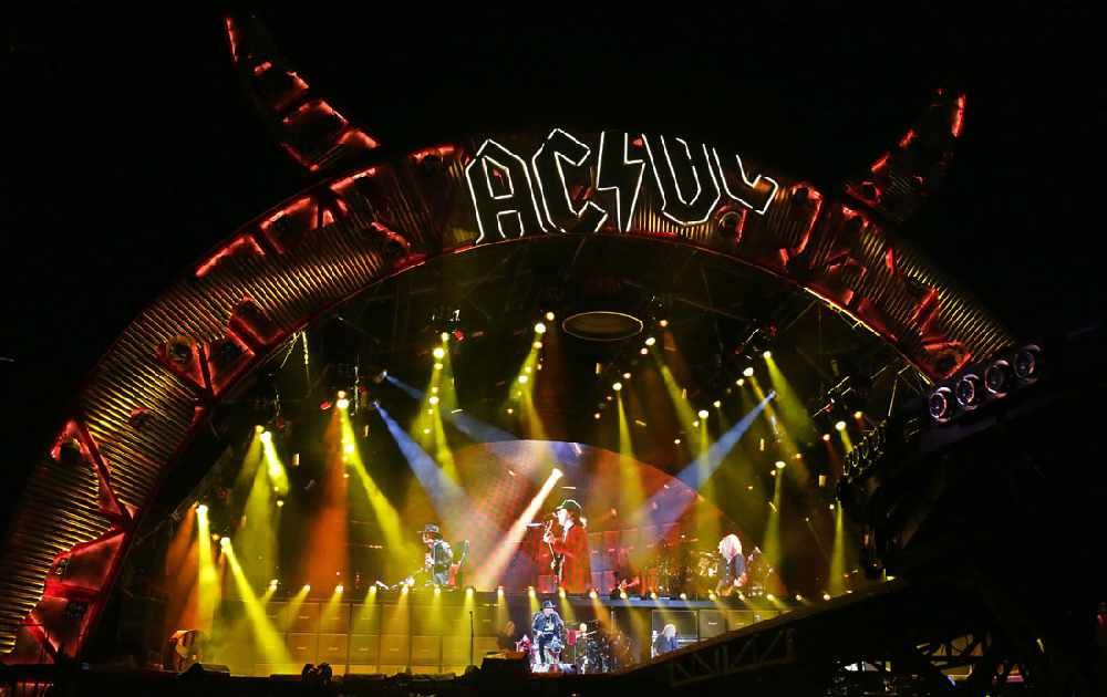 AC/DC's engineer Mike Fraser has confirmed the band are in the studio ...