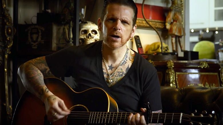 Video Exclusive: Ricky Warwick - Psycho (Live)