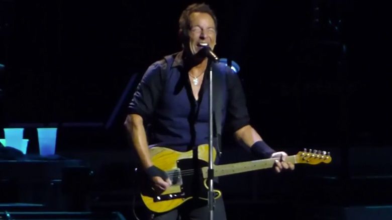 Incredible video shows Bruce Springsteen singing Thunder Road over 41 years