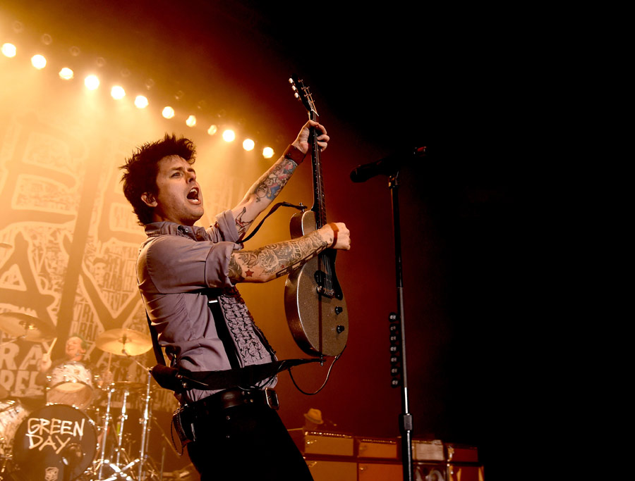Green Day's Billie Joe Armstrong urges fans to use their phones less at ...
