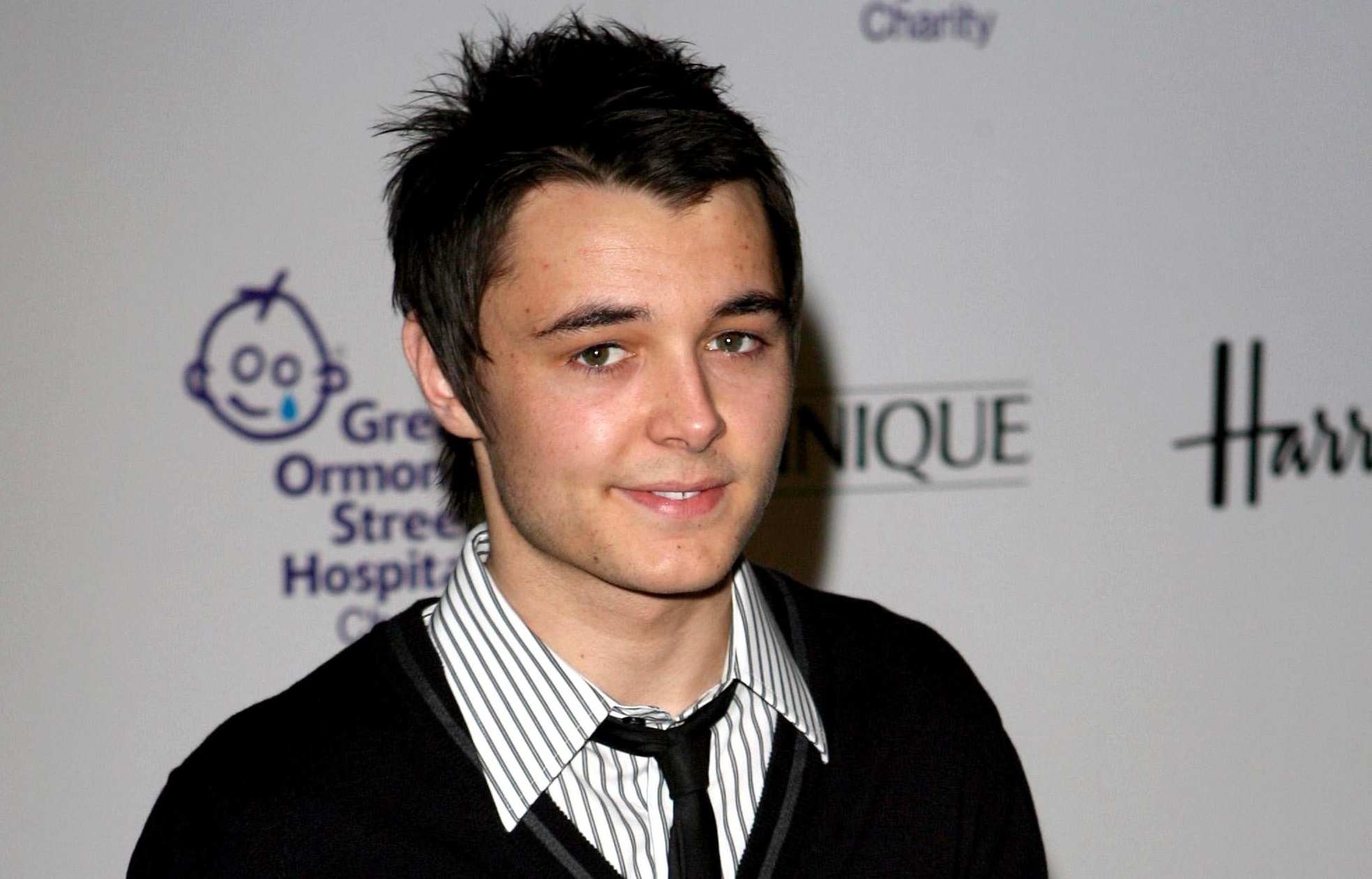 X Factor winner Leon Jackson shows off new look in dramatic ...