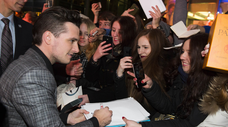 Josh Hutcherson Signing Autographs