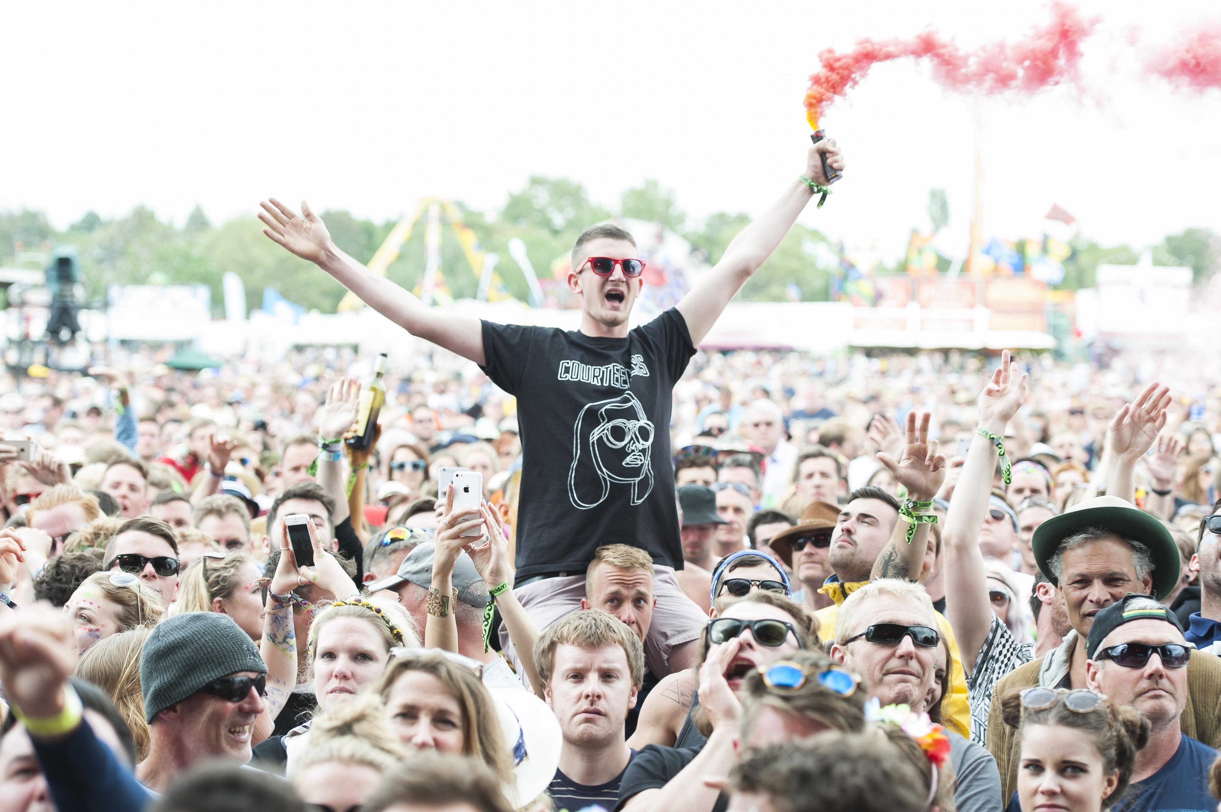 Calls for flares to be banned from music festivals | News - undefined