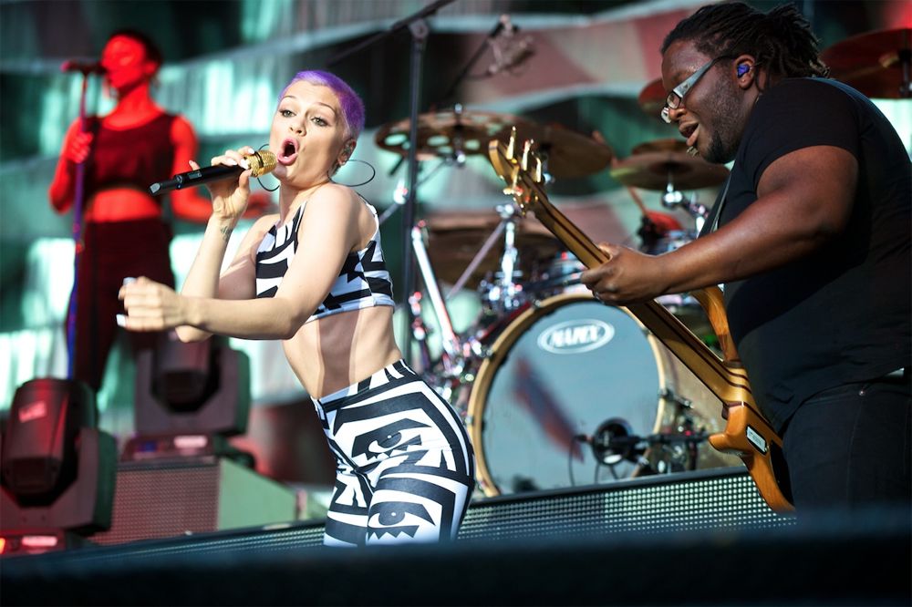 Jessie J Goes Purple at Edinburgh Castle – Photos | Music - Clyde 1
