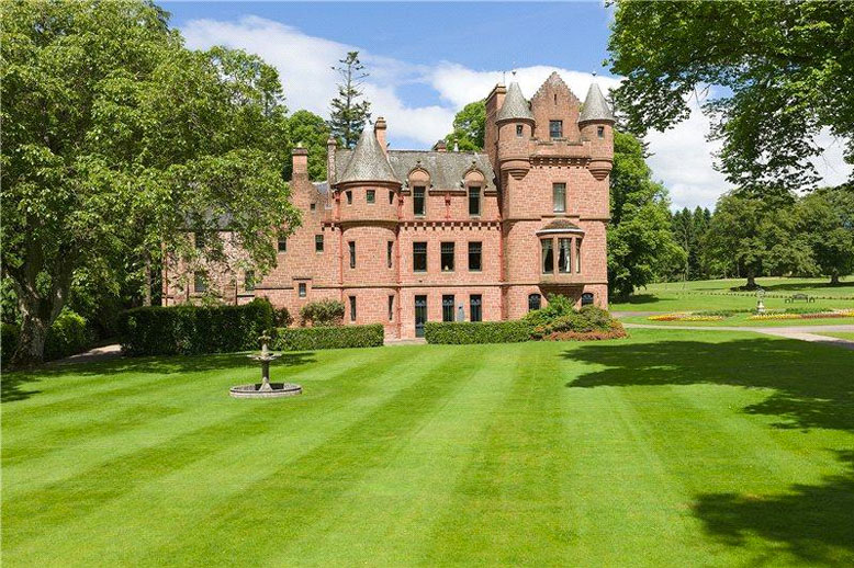 Taylor Swift 'buying' £4.6million Scottish castle near Calvin Harris ...