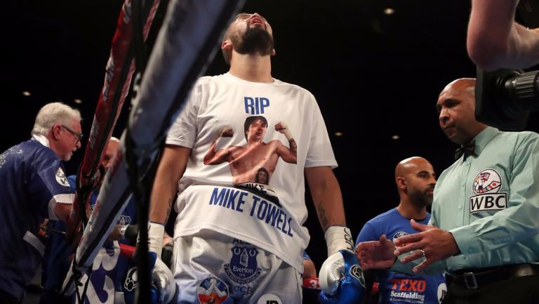 Boxing world champion ringside tribute to Mike Towell | News - Tay FM