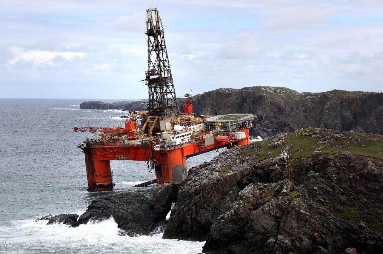 Plans to refloat oil rig grounded on Western Isles | News - Clyde 1