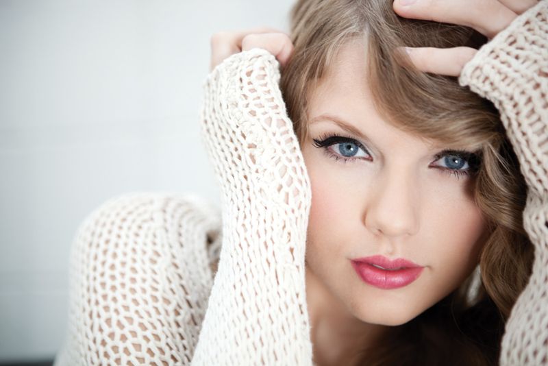 Taylor Swift, 1D & Rihanna Triumph At Billboard Awards | Music - Clyde 1
