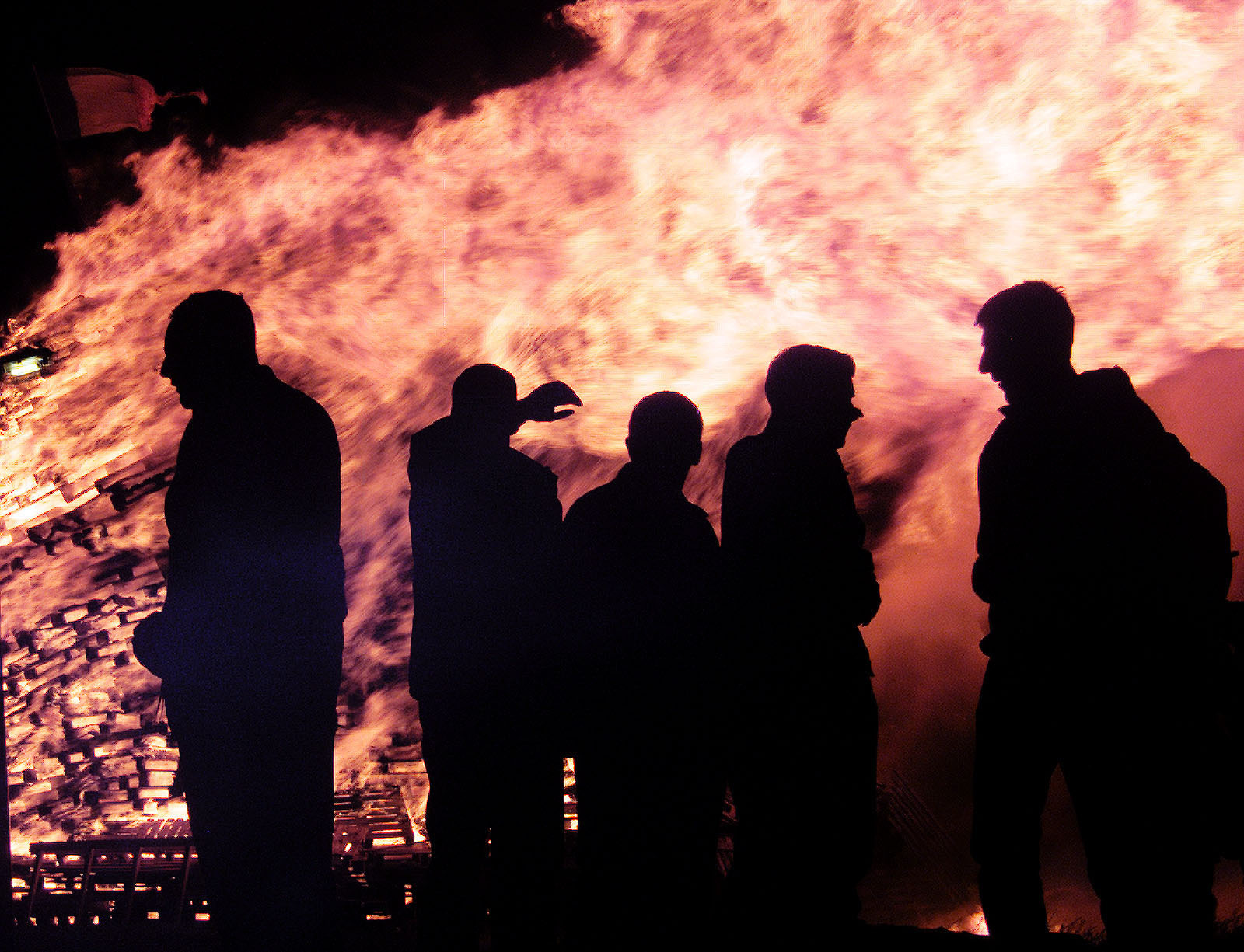 Firefighters deliver bonfire night warning after 375 calls last year ...