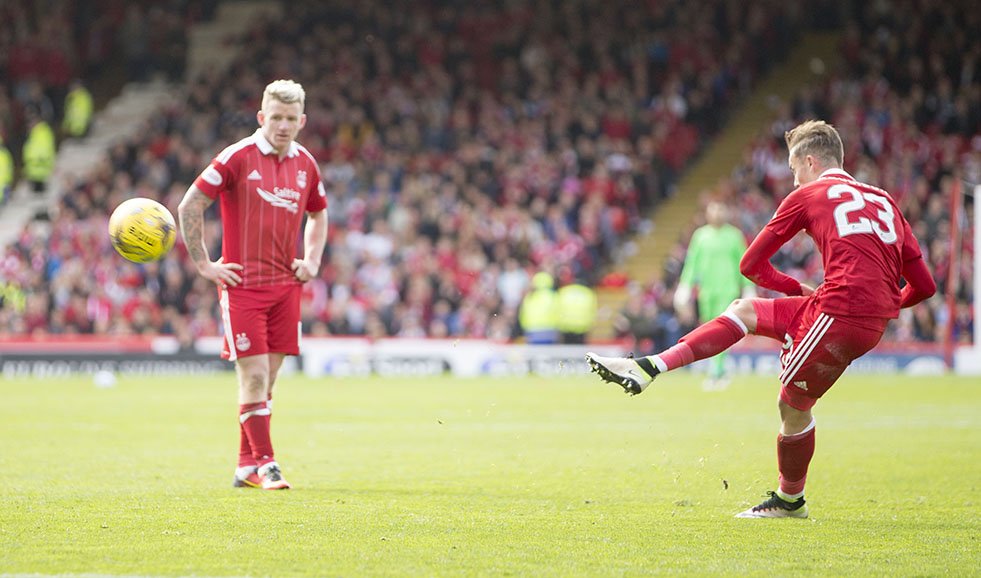 Late free kick call leaves Rangers boss fuming | News - Forth 1