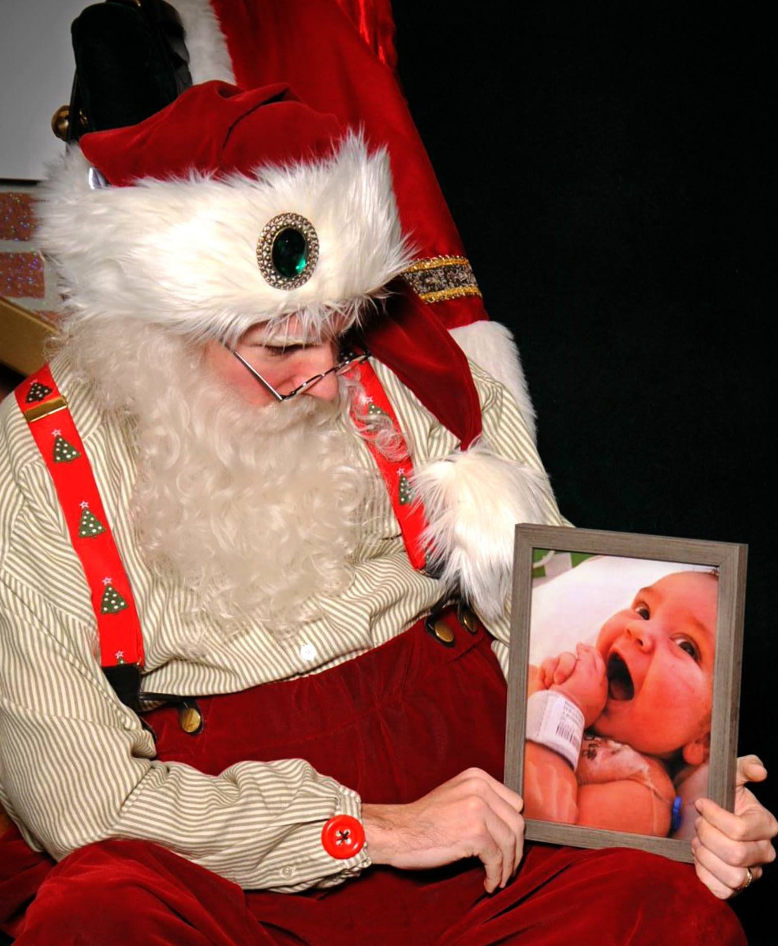 One Santa's heartbreaking story goes viral | Celebrity - Downtown Radio
