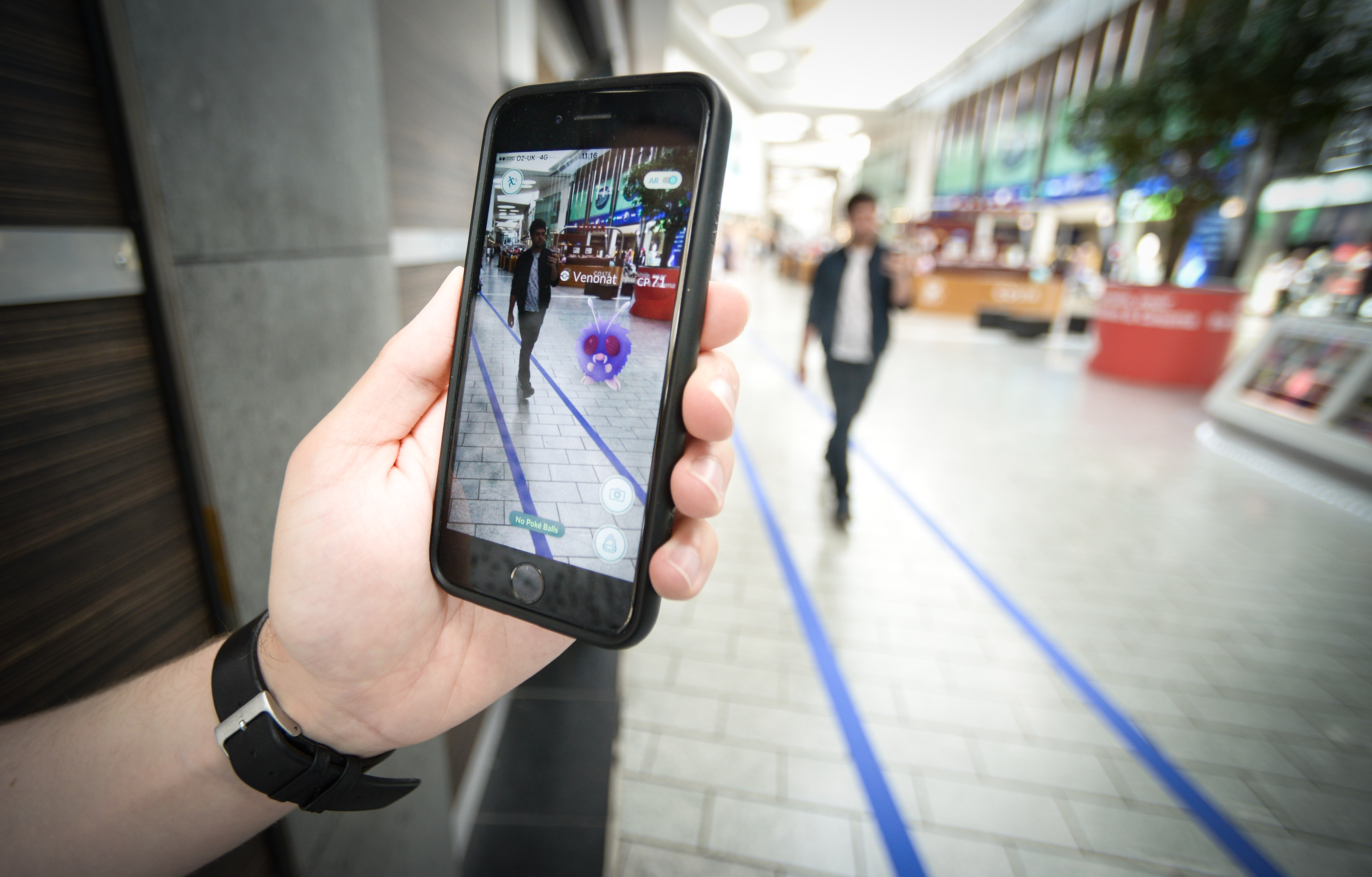 Pokemon Go players told to get in lane at shopping centre | News - Clyde 1