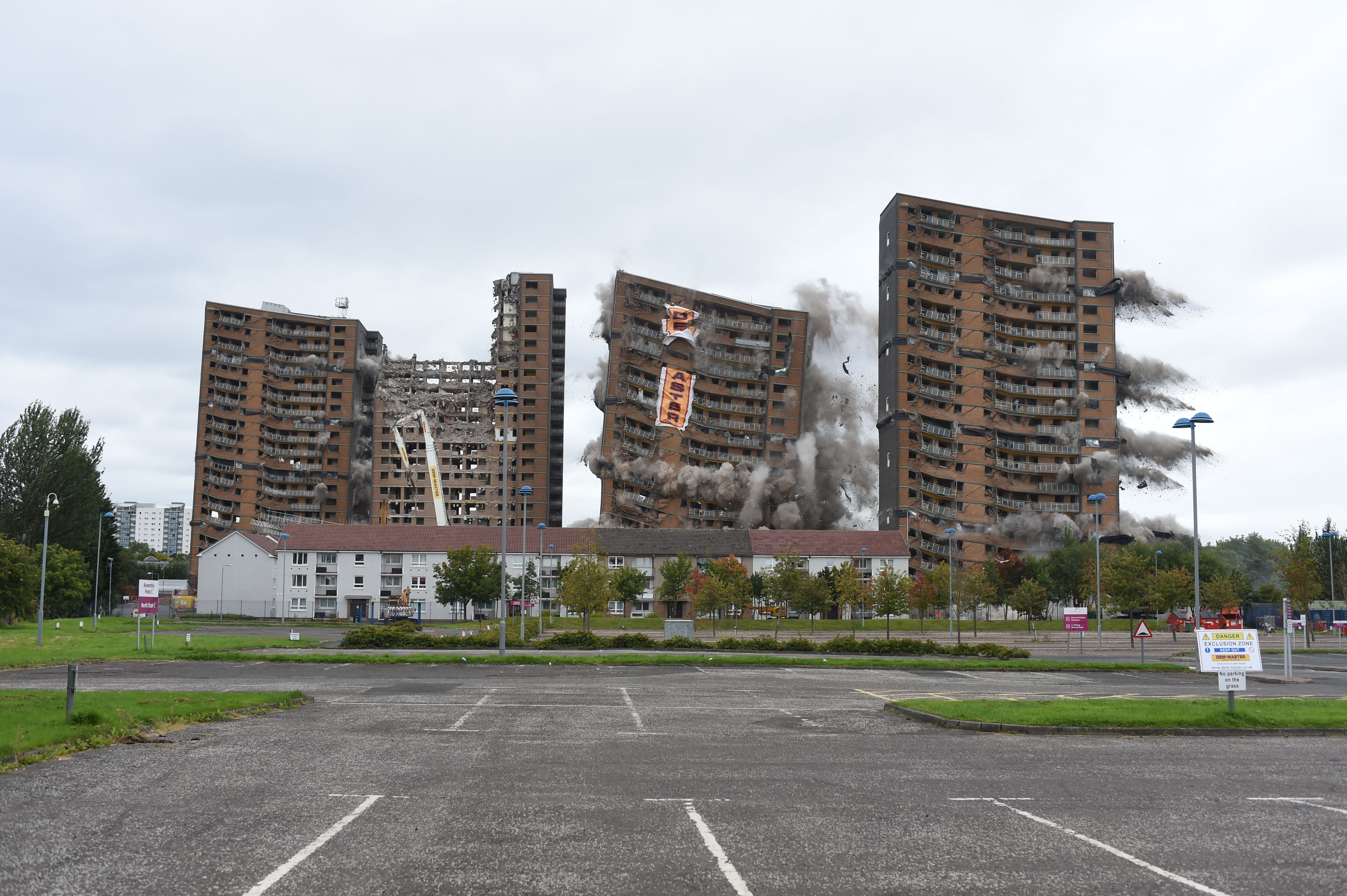 Three Tarfside Oval Tower Blocks Demolished in Glasgow | News - Clyde 2