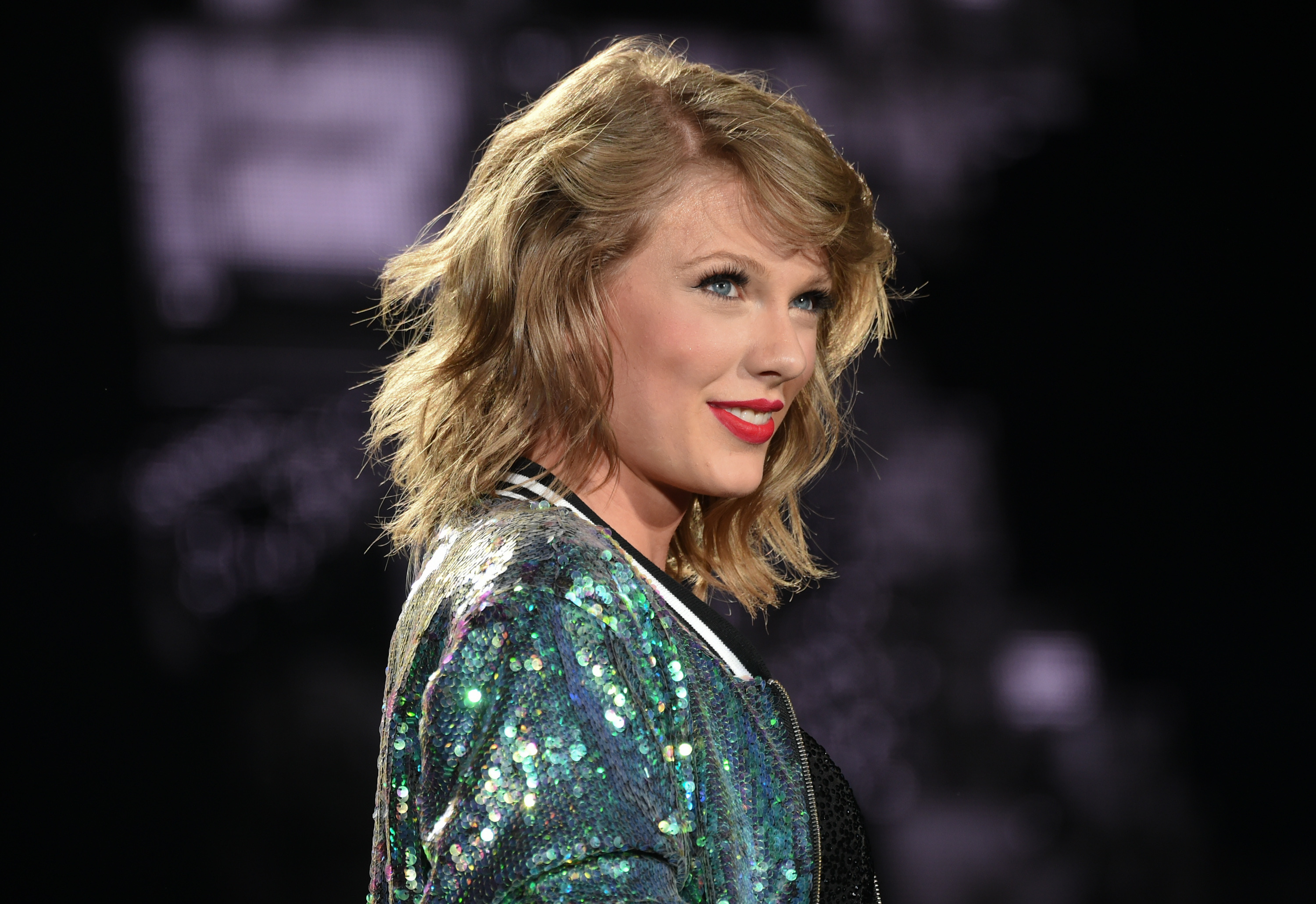 WATCH: Taylor Swift releases 'Wildest Dreams' video during the VMAs ...