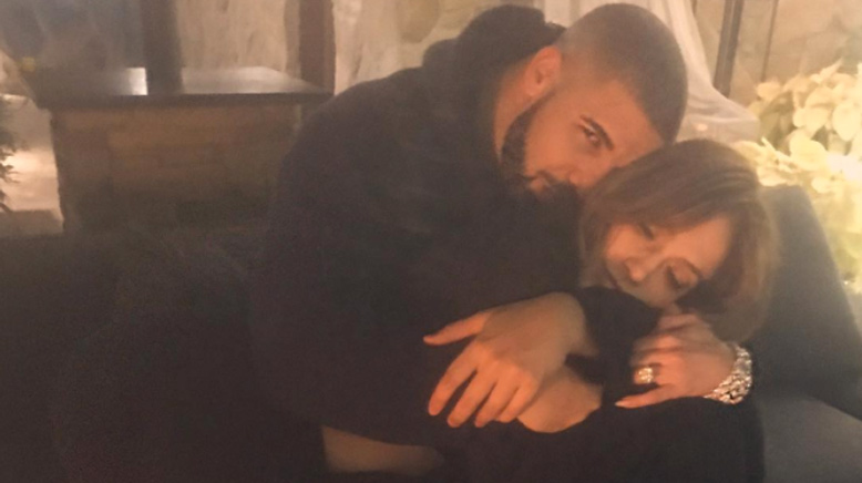 J-Lo parties in Vegas wearing Drake’s necklace | Celebrity - KISS