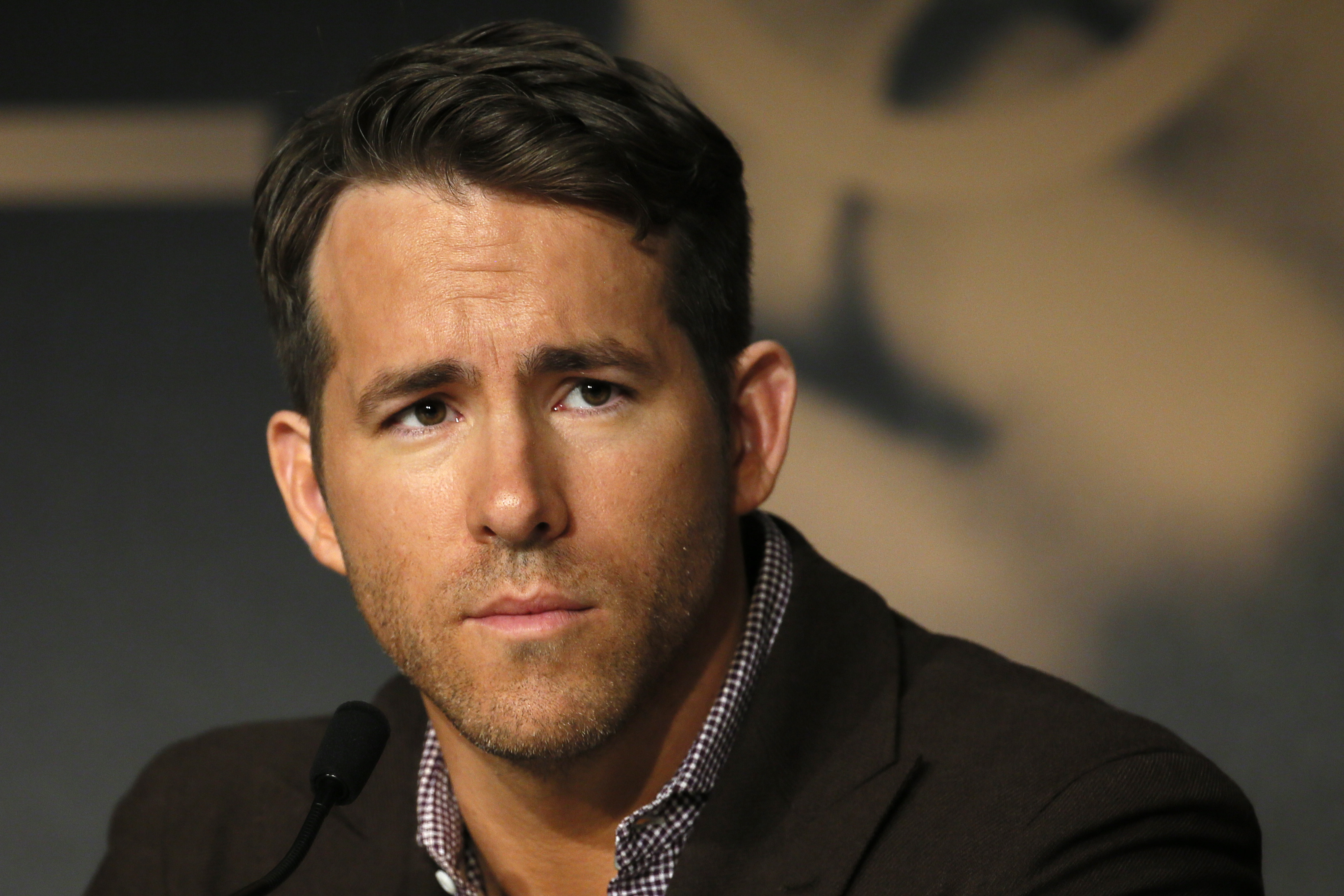 Ryan Reynolds opens up about losing his dad in emotional interview ...